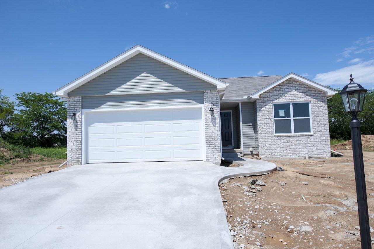 Ranchwood Plan at Park Meadow in Ligonier, IN by Granite Ridge Builders
